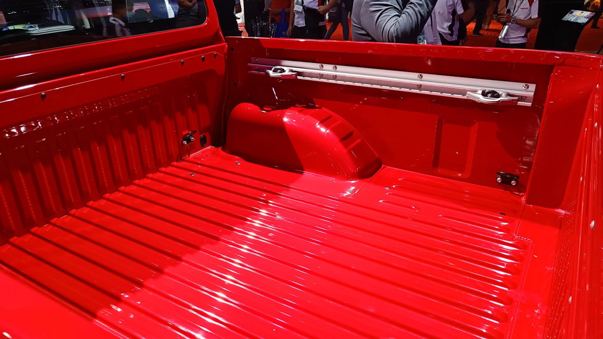 Limited edition Nissan Navara Calibre-X shown at MIAS 2022 - YugaAuto ...