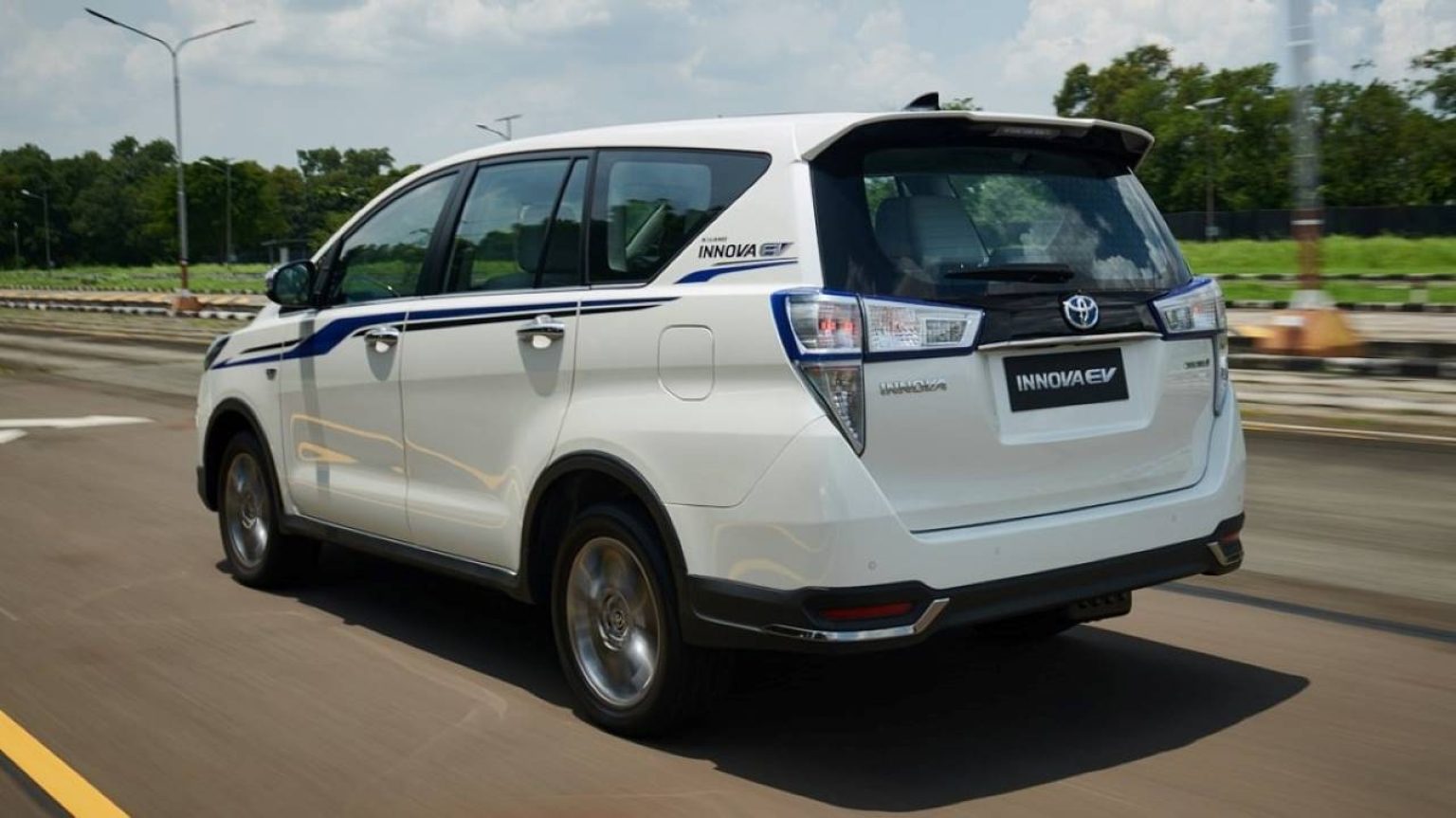 Will we see a Toyota Innova EV in PH by 2023? - YugaAuto: Automotive ...