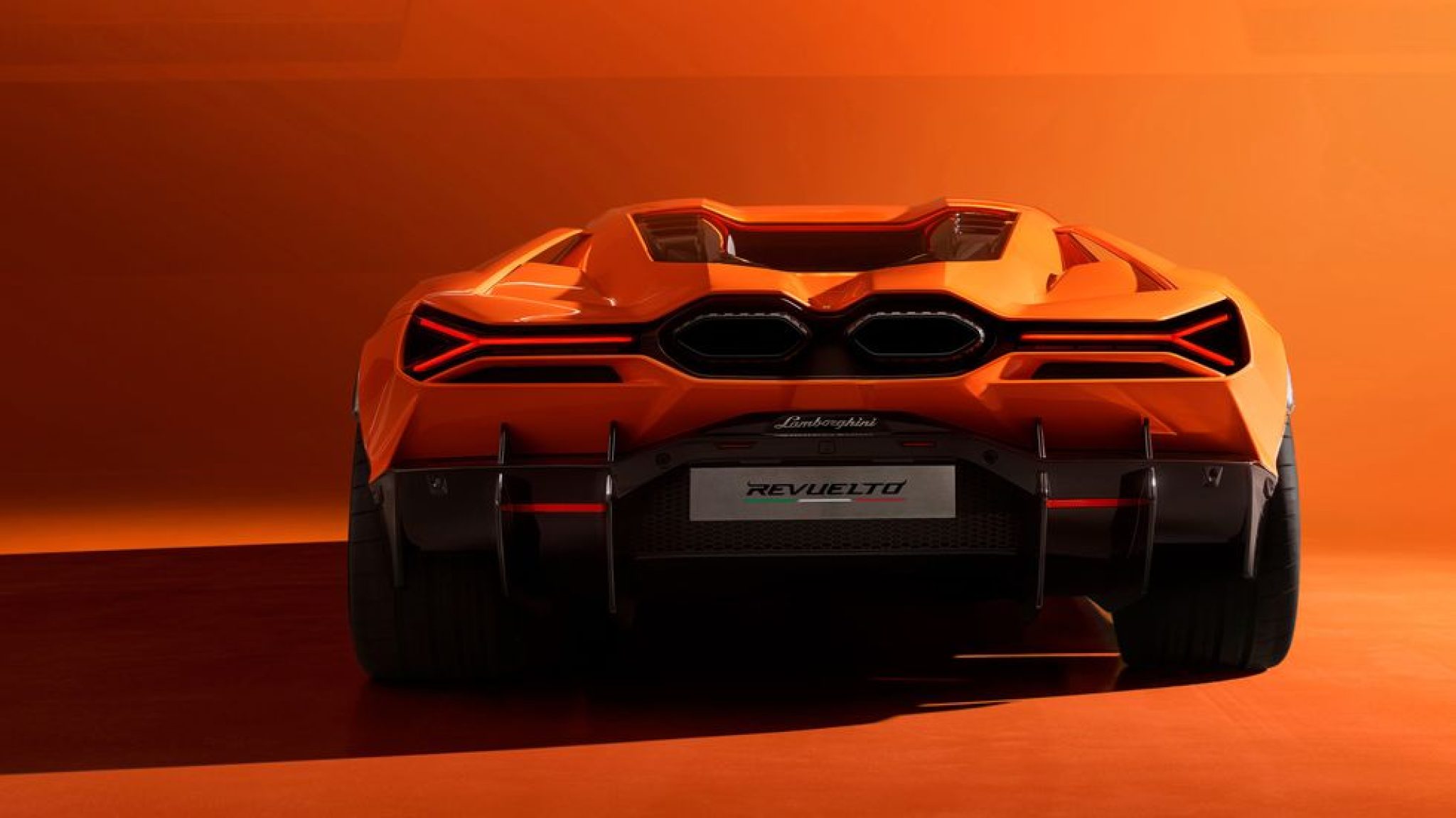 This is Lamborghini's first ever hybrid V12; the Revuelto - YugaAuto ...
