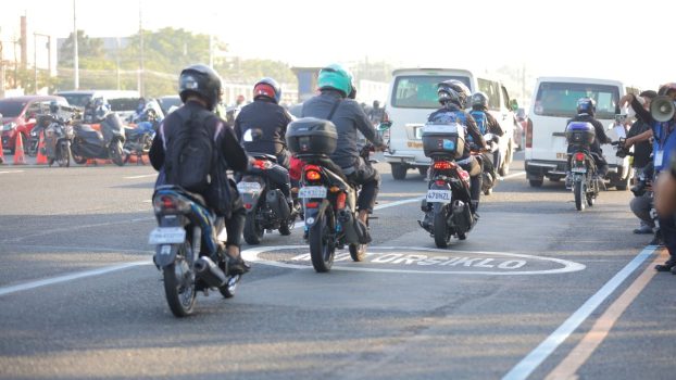 MMDA: Strict Implementation Of Commonwealth Motorcycle Lane Begins ...