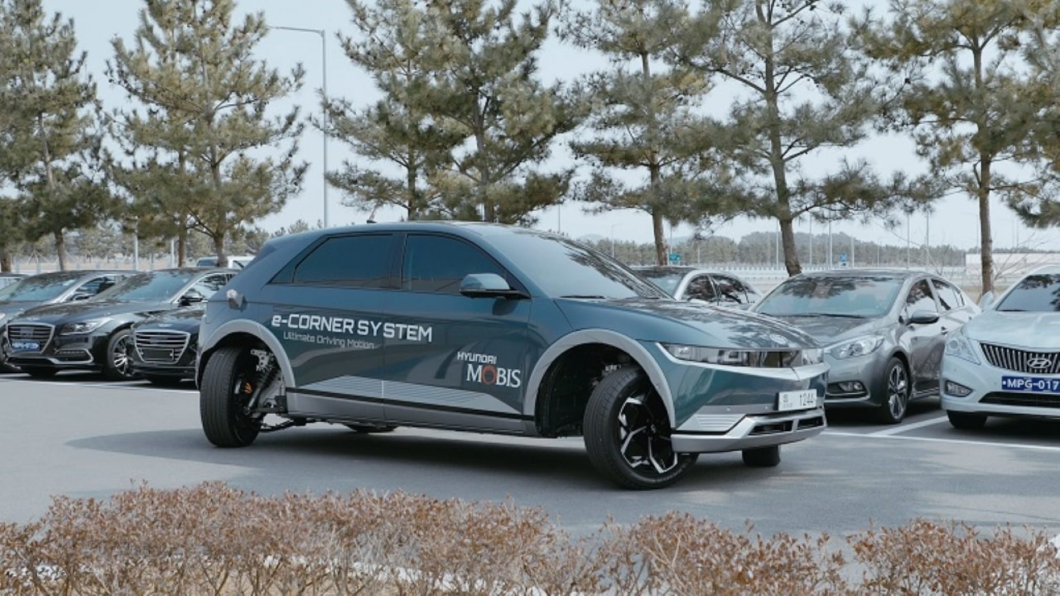 Hyundai Mobis E-Corner System Makes Parallel Parking A Problem Of The ...