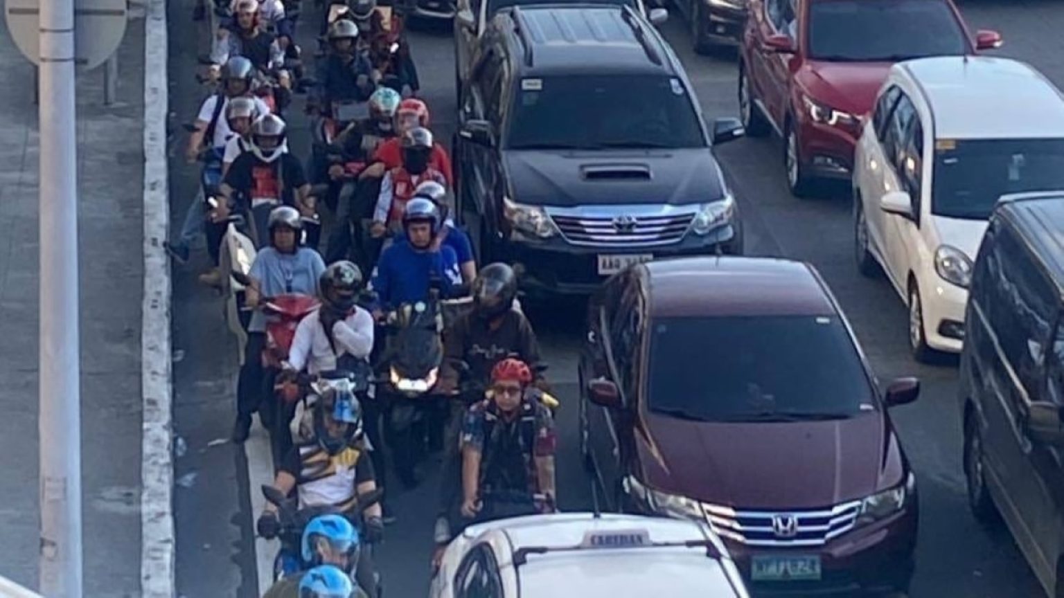 Motorcyclists warned by MMDA to stay off EDSA bike lane, fail and be ...