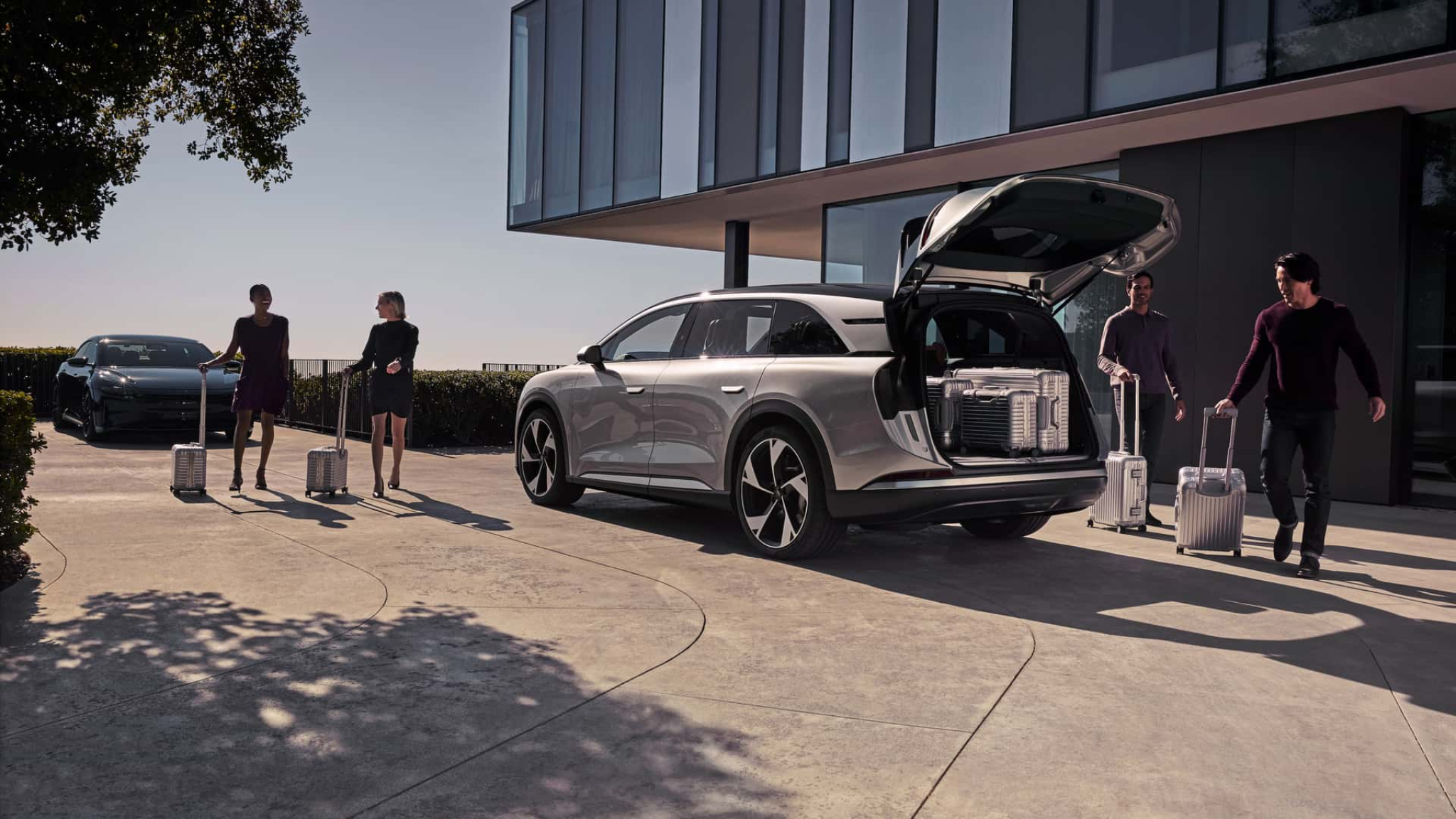 Lucid introduces the Gravity electric SUV - YugaAuto: Automotive News ...