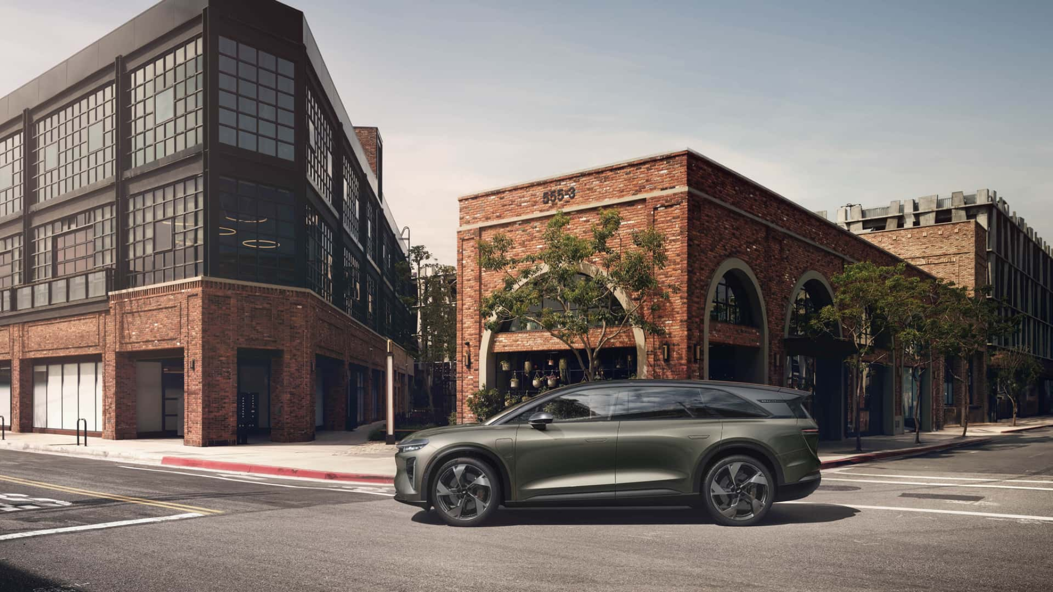 Lucid introduces the Gravity electric SUV - YugaAuto: Automotive News ...
