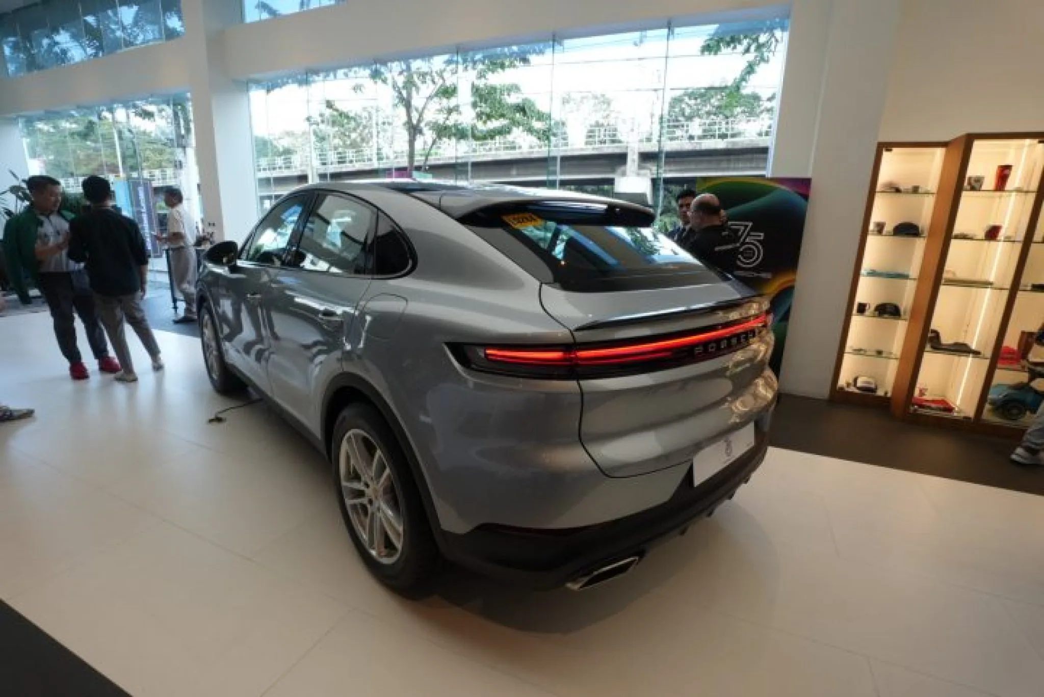 Porsche Philippines launches the 2024 Cayenne e-hybrid - YugaAuto ...