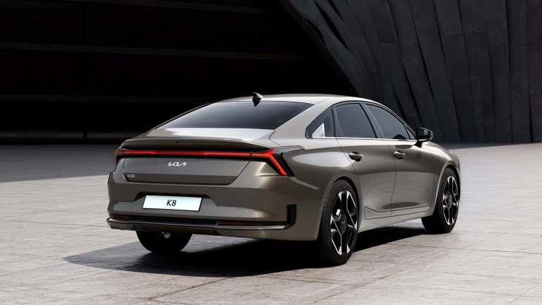 The 2025 Kia K8 proves that large executive sedans are here to stay ...