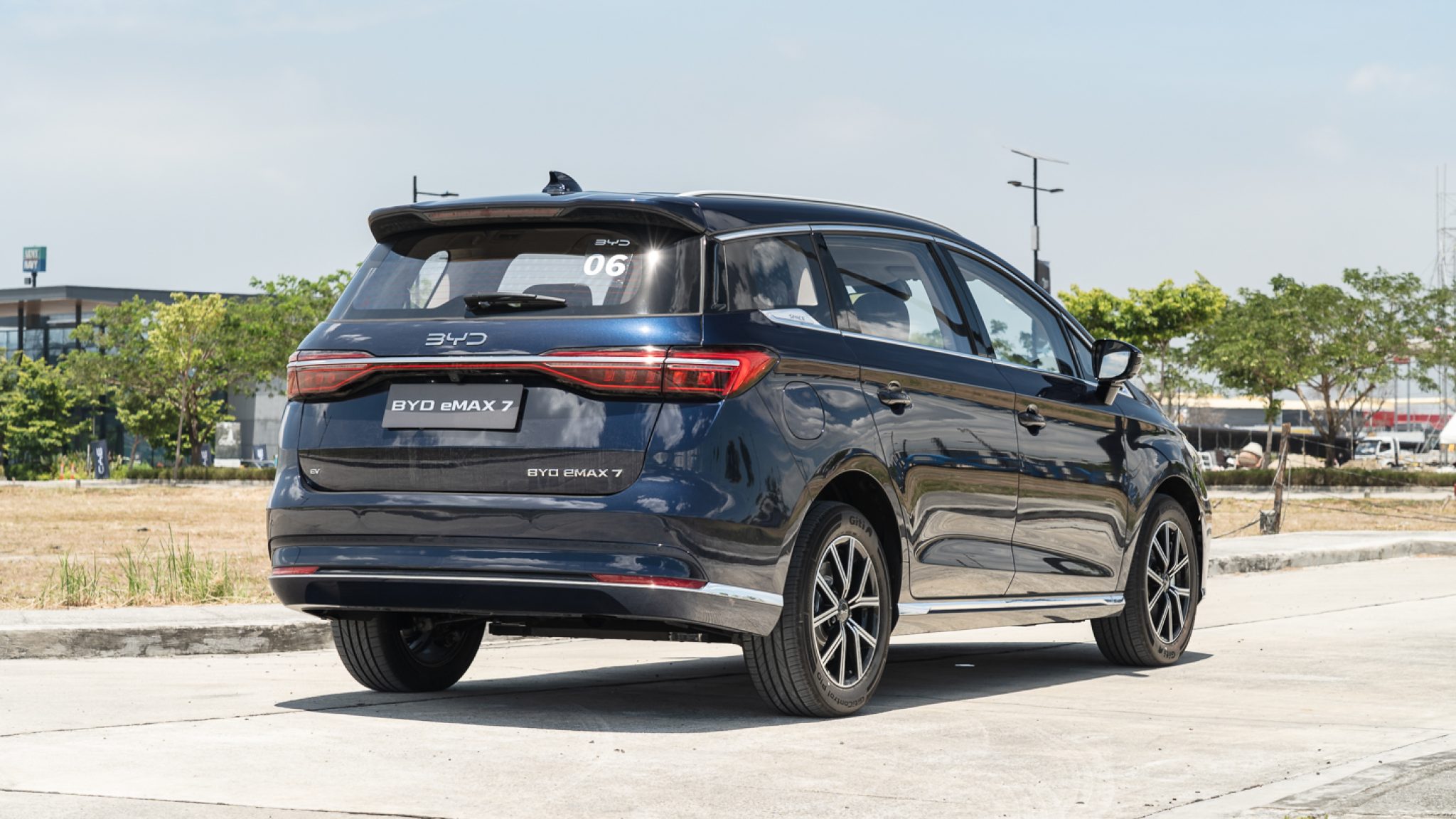 MIAS 2025: The BYD eMAX 7 is the first EV MPV - YugaAuto: Automotive ...